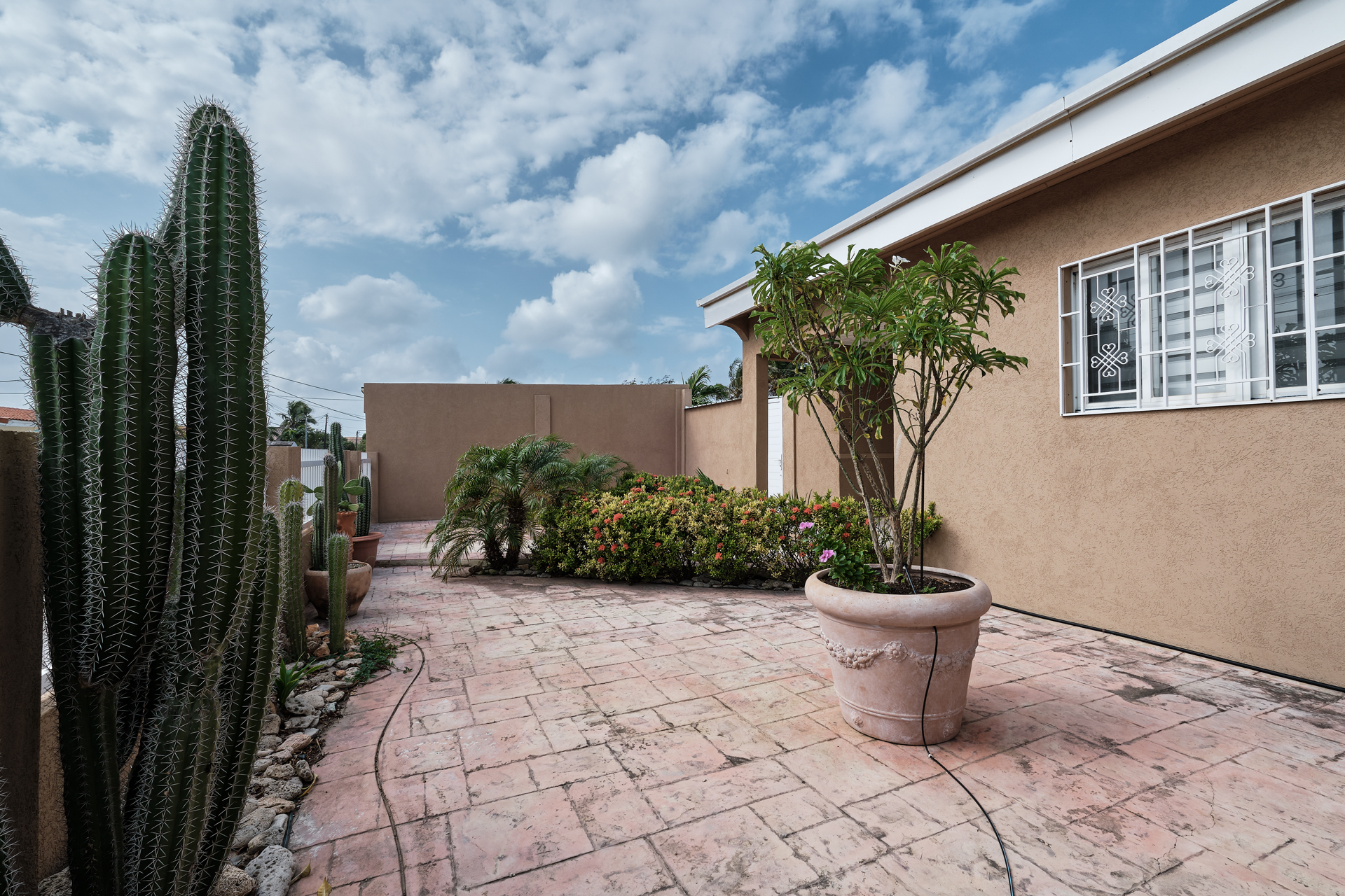 Aruba Real Estate for Sale in Oranjestad - Caya Frere Family Home